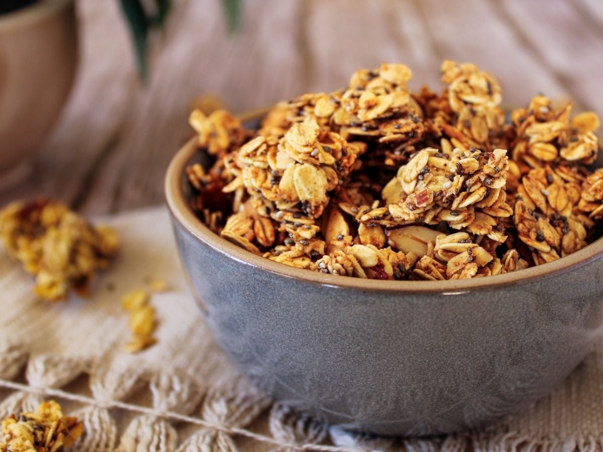 Crunchy Cinnamon Granola - Simply Scrumptious Eats