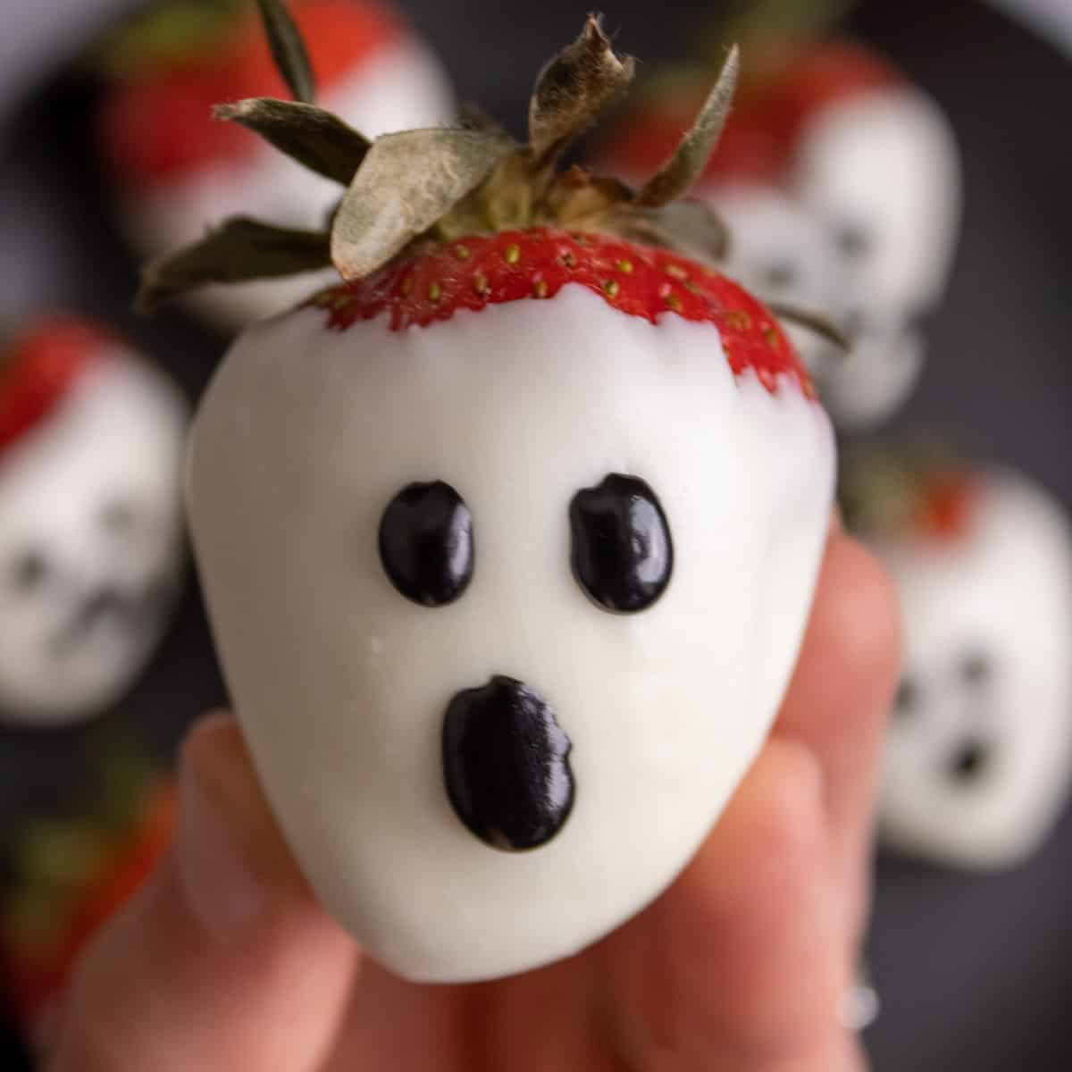 Halloween Strawberries - Simply Scrumptious Eats