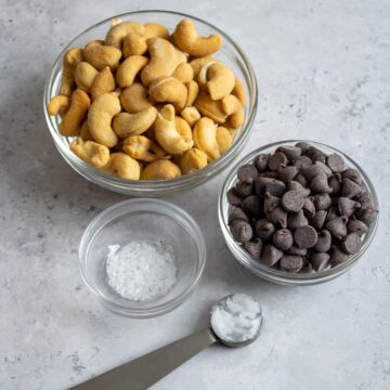 Chocolate Covered Cashews (clusters)