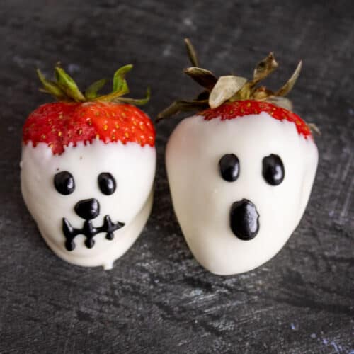 Spooky Halloween Strawberries - Simply Scrumptious Eats