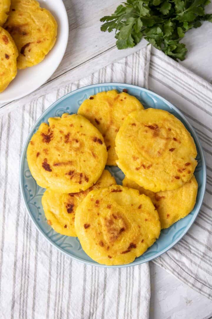 Easy Arepa Con Queso - Simply Scrumptious Eats