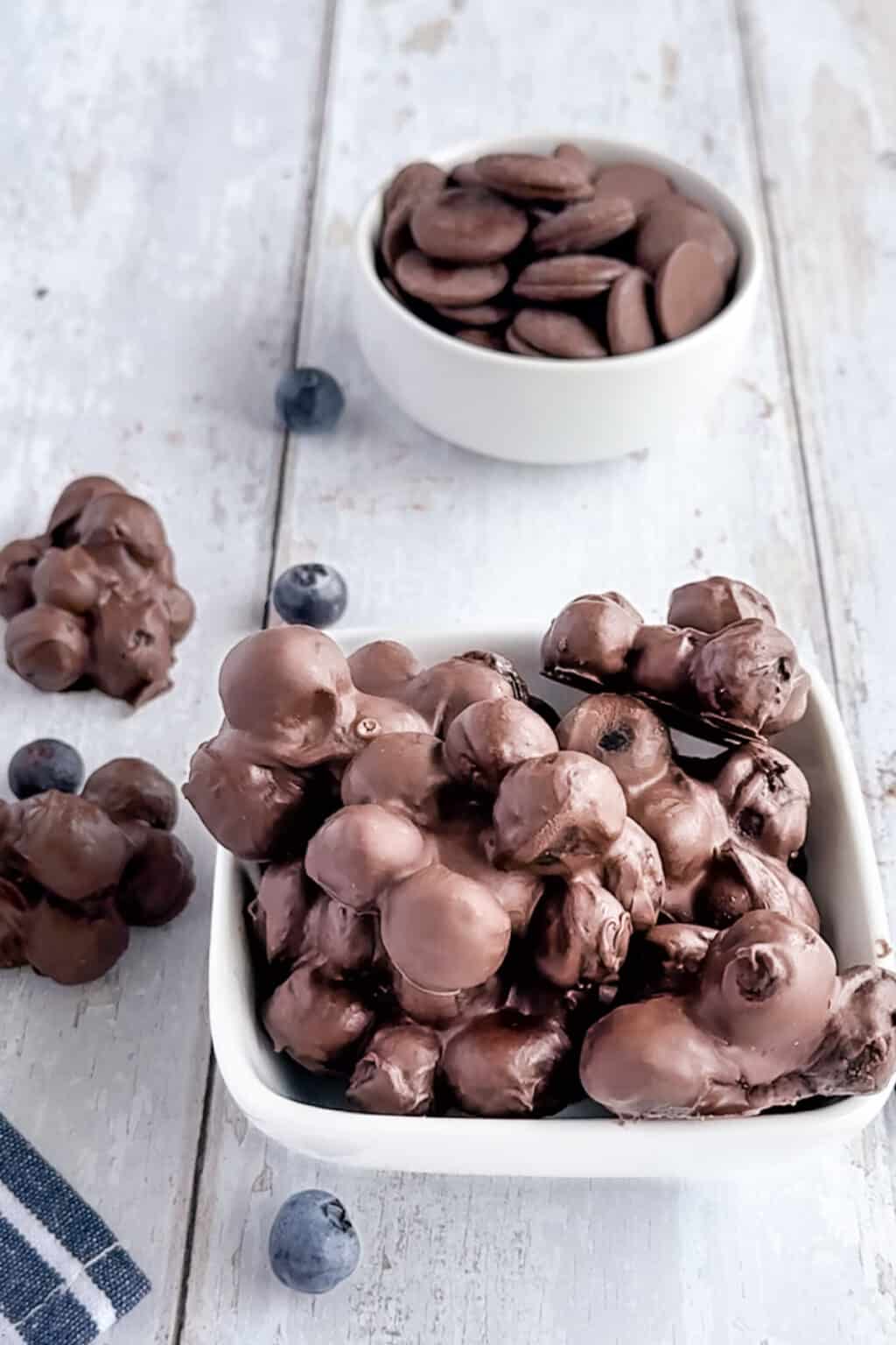Chocolate Covered Blueberries - Simply Scrumptious Eats